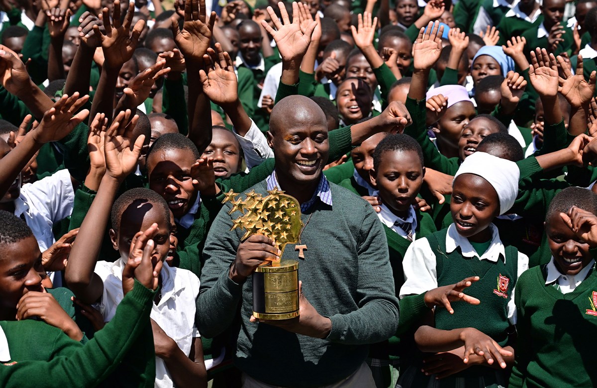 Kenyan science teacher wins global prize - Philanthropy Age